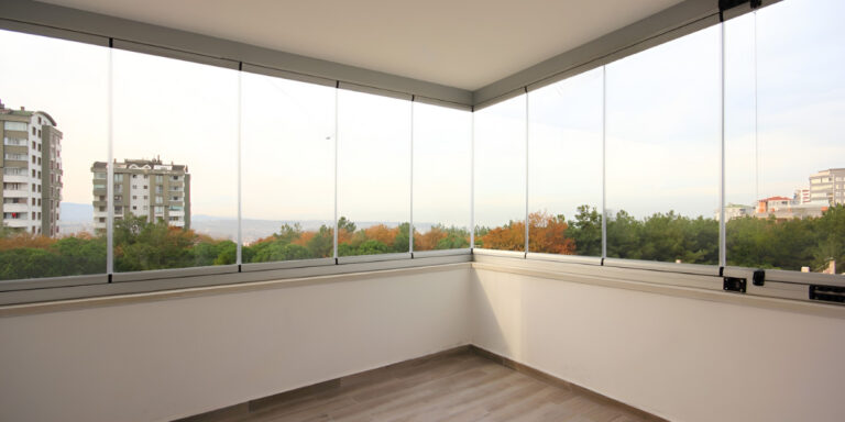 ¿Conoces los beneficios de las cortinas de cristal? - Blog - Climalit